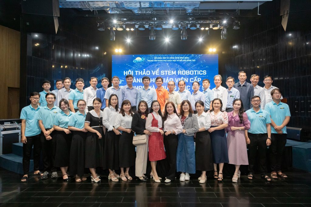 CÙNG NHÌN LẠI HÀNH TRÌNH STEM ROBOTICS 2024 & BÙNG CHÁY CHO MÙA GIẢI 2025! - STEM Robotics Gia Lai